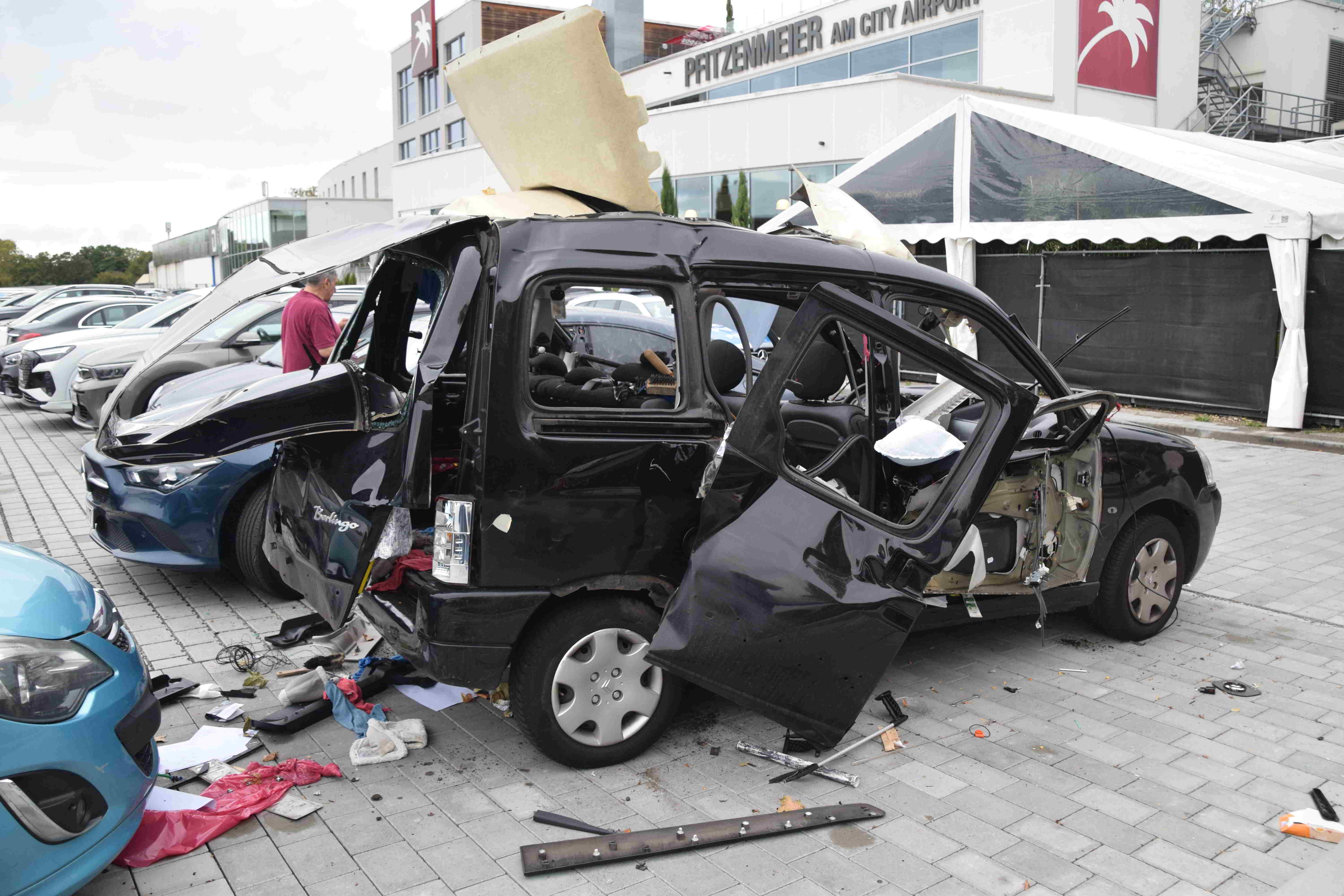 Auto explodiert auf Parkplatz in Mannheim | WNOZ