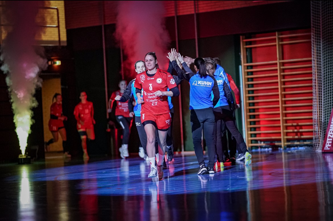Die Frau, die sich traut: Sina Michels trainiert Handball-Herren | WNOZ