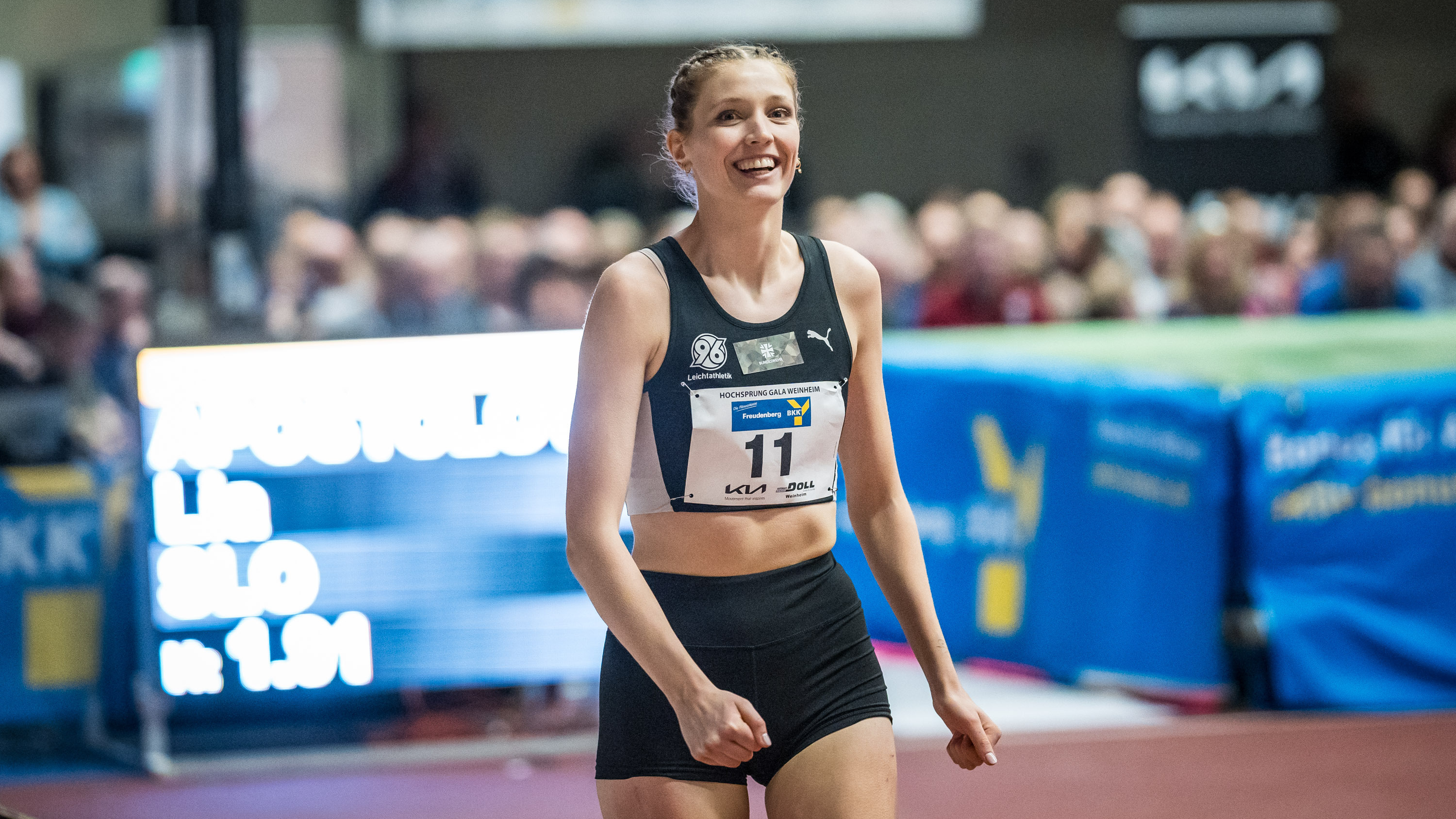Imke Onnen setzt sich bei der Hochsprung Gala 2024 die Krone auf | WNOZ