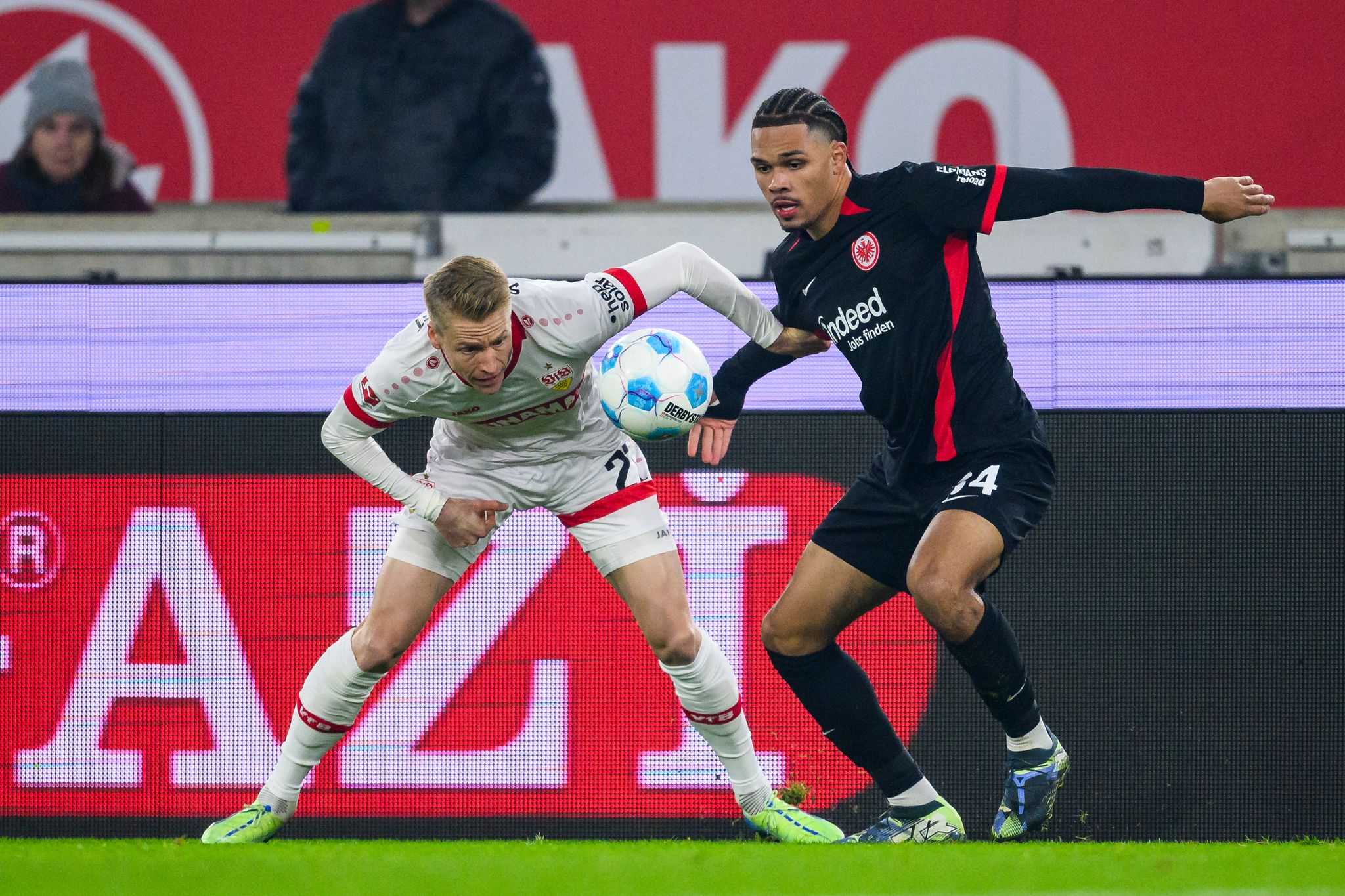 Eintracht verlängert Vertrag mit Collins bis 2030 | WNOZ