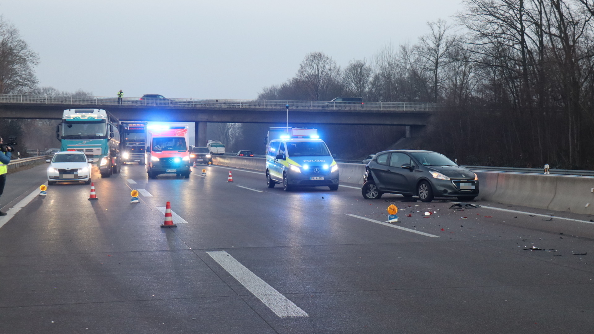 Hemsbach: Drei Verletzte und vier beschädigte Autos bei Unfall auf A5 ...