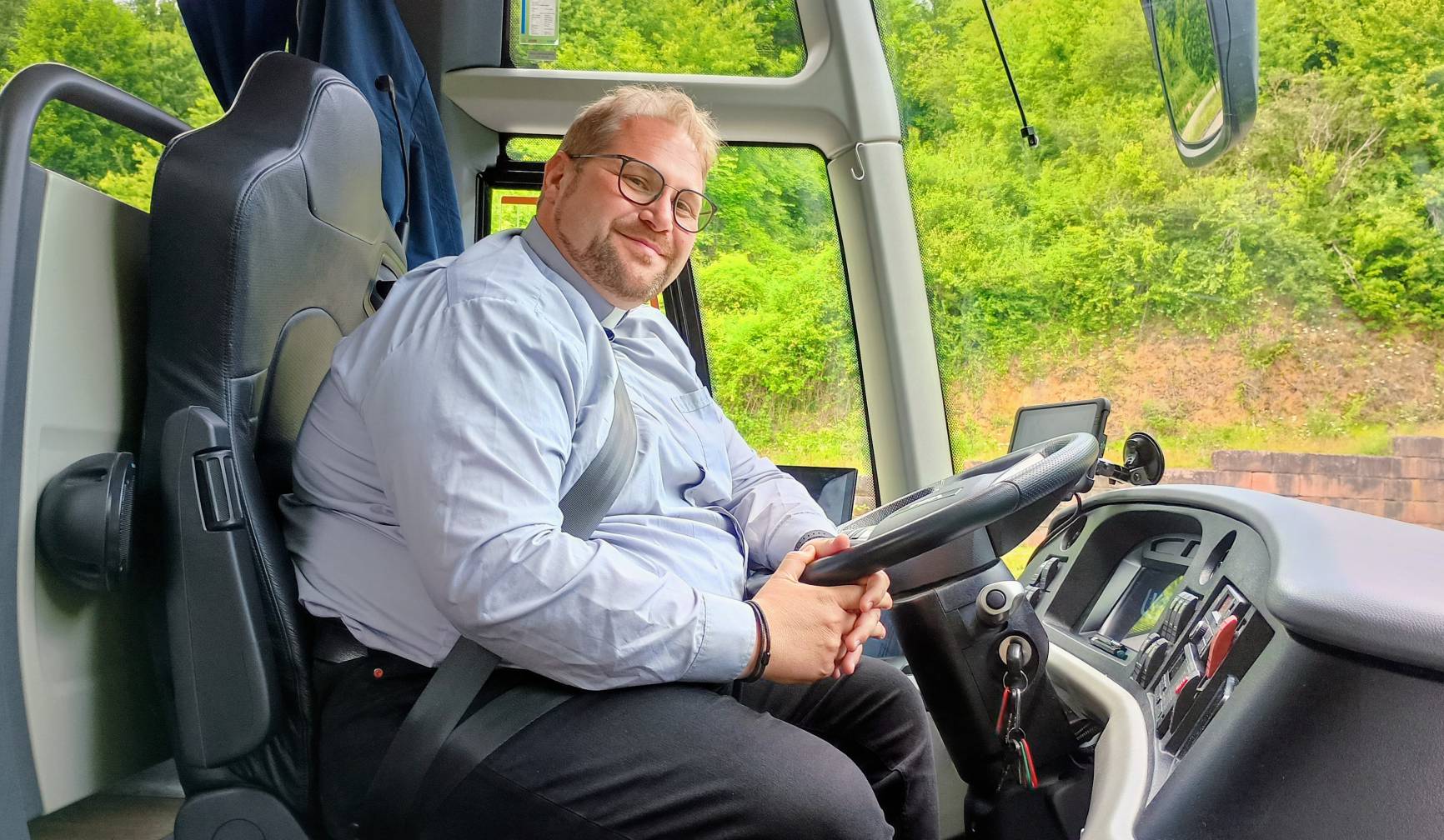 Wie ein Seelsorger aus Gorxheimertal Rom im Reisebus erobert | WNOZ