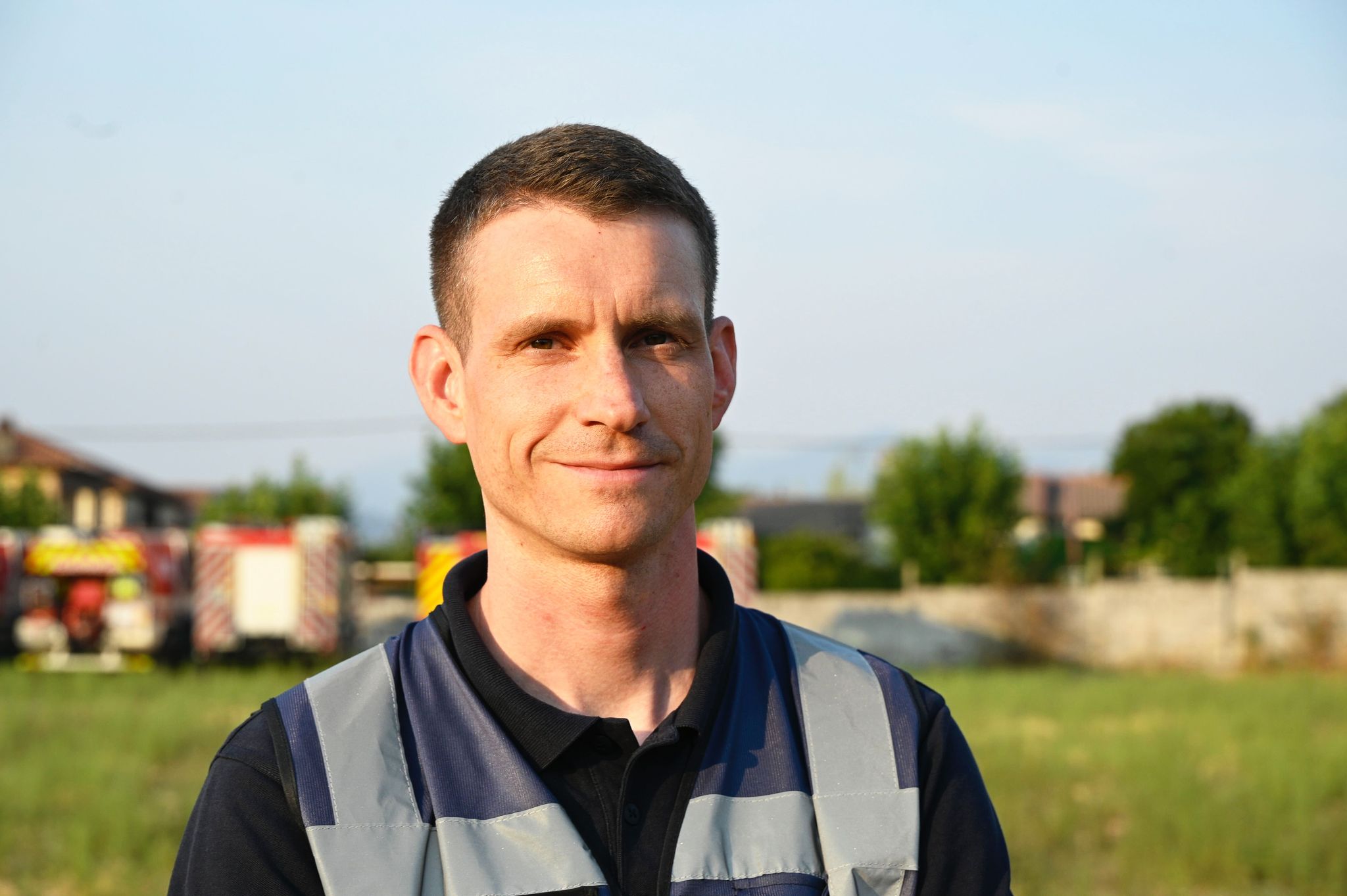 Tränen zum Abschied: Deutsche Feuerwehrleute auf Heimreise | WNOZ