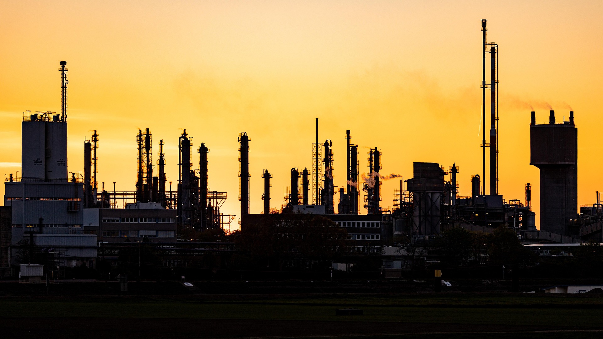 Bergstraße: BASF-Fackel in Ludwigshafen erhellt Nachthimmel in der ...