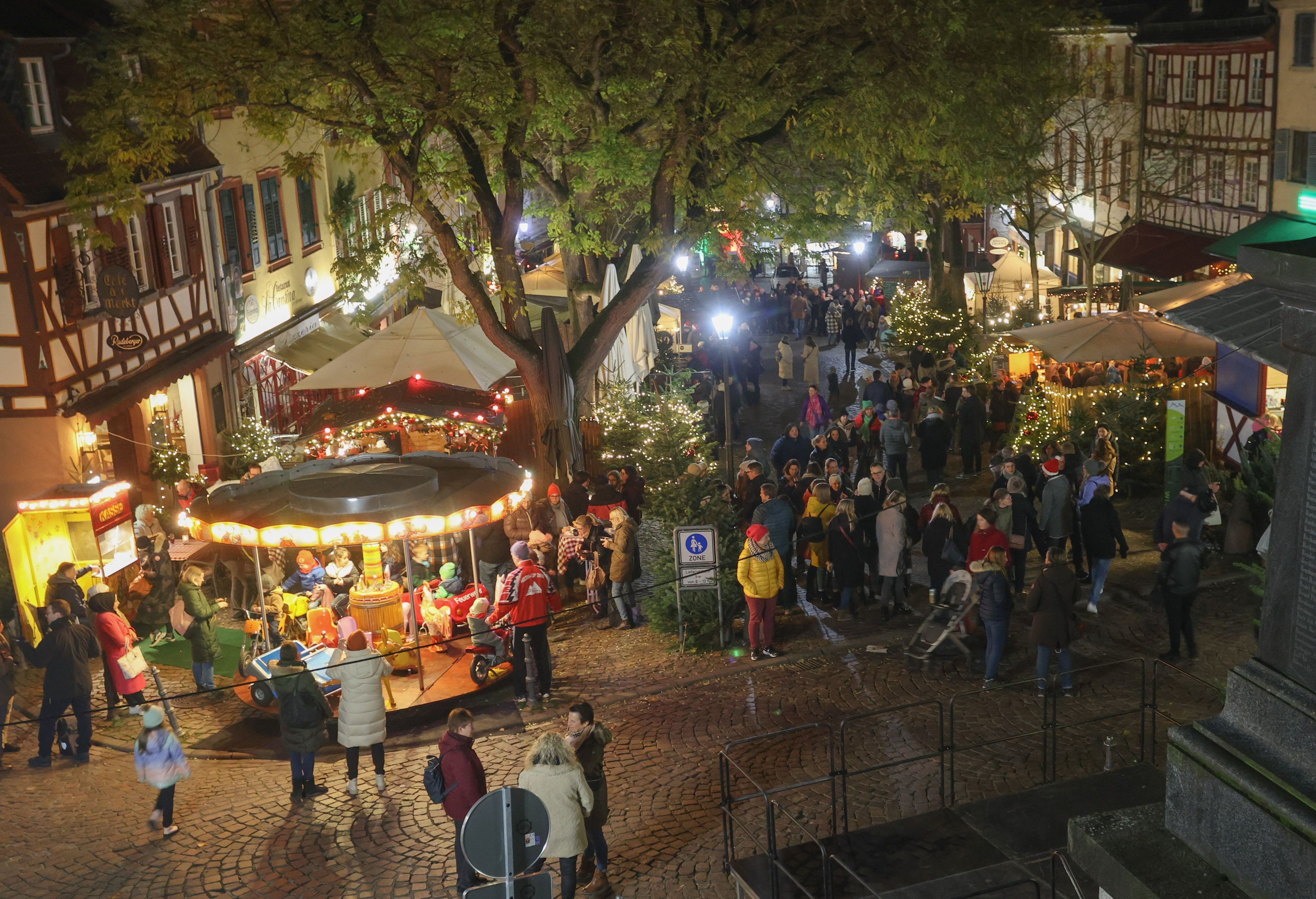 Warum der Weinheimer Weihnachtsmarkt 2025 kleiner und feiner wird | WNOZ
