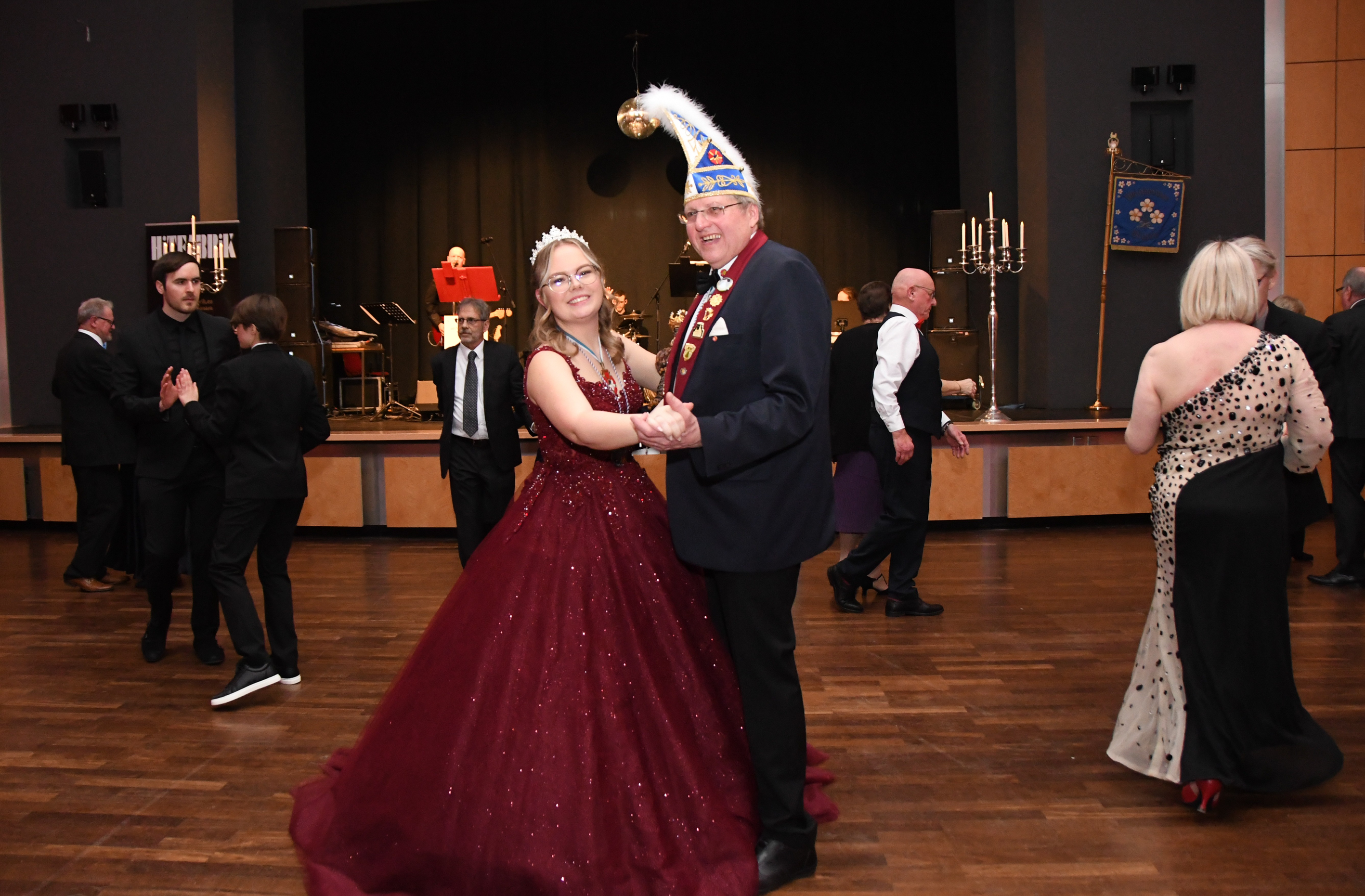 Weinheimer Blüten feiern eine rauschende Ballnacht | WNOZ